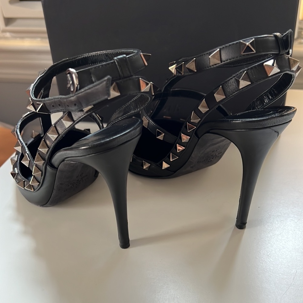 Valentino Garavani Black Leather Rock Stud Shoes 39 - Gem